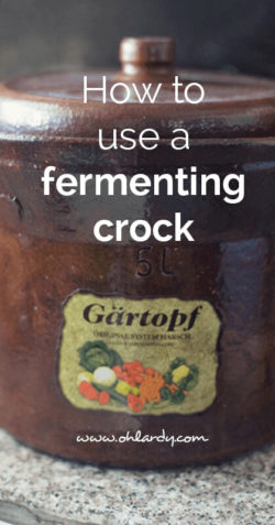 How to use a fermenting crock